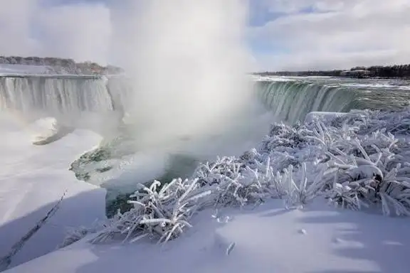 Frozen Niagara Falls Draws Tourists as Arctic Cold Grips North America ...